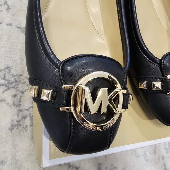 Michael Kors | Shoes | New Michael Kors Mk Logo Leather Pumps In Size 6 ...